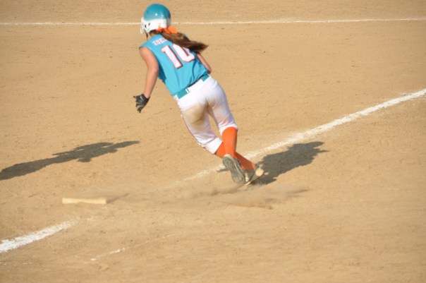 The basics of smart baserunning | Life in the Fastpitch Lane